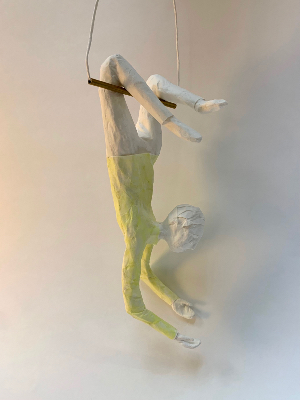 SCULPTURE LE TRAPEZISTE PAPIER A ETRES